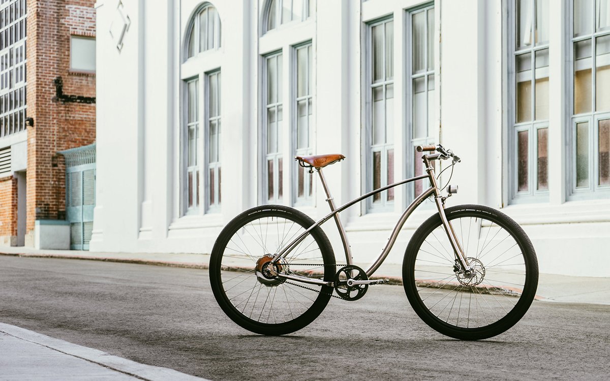 Maak kennis met 's werelds lichtste E-bike | MAN MAN