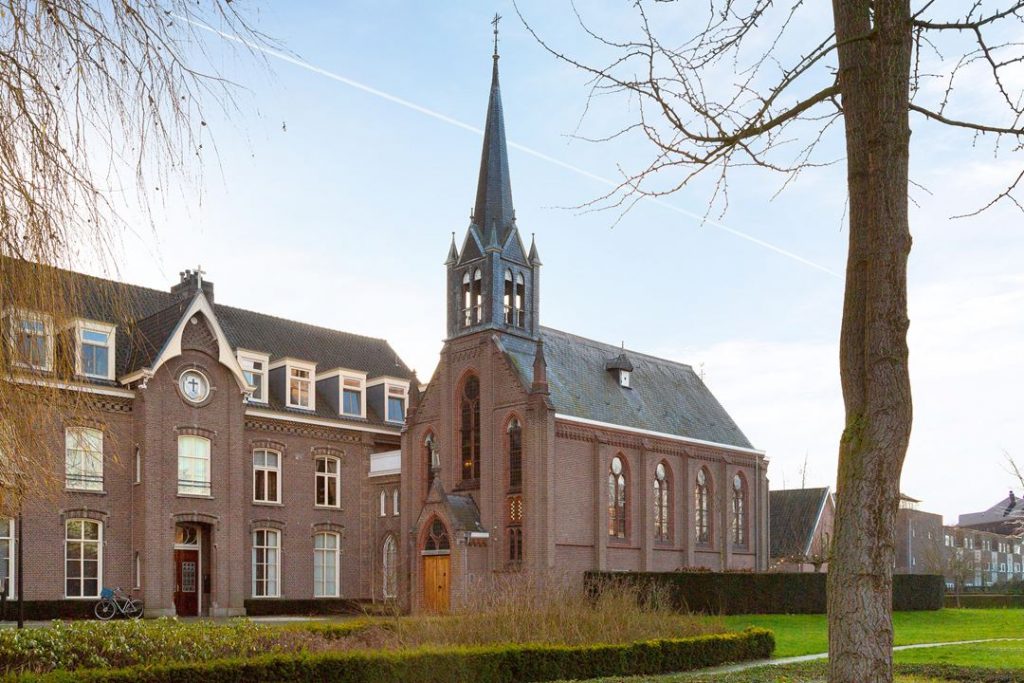 Kerk te koop op Funda met prachtig interieur | MAN MAN