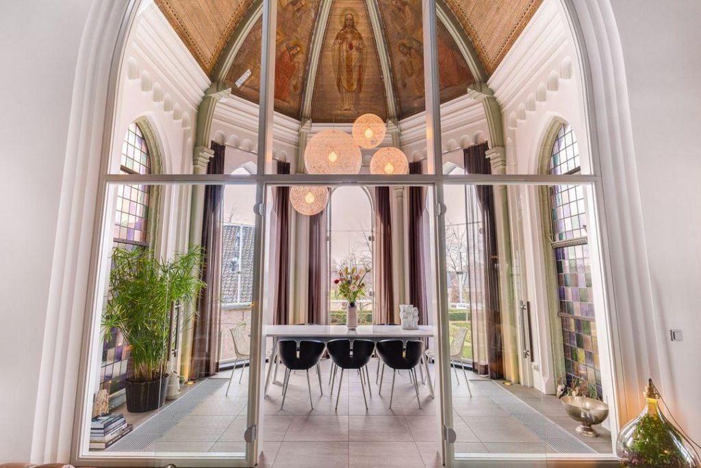 Kerk te koop op Funda met prachtig interieur | MAN MAN