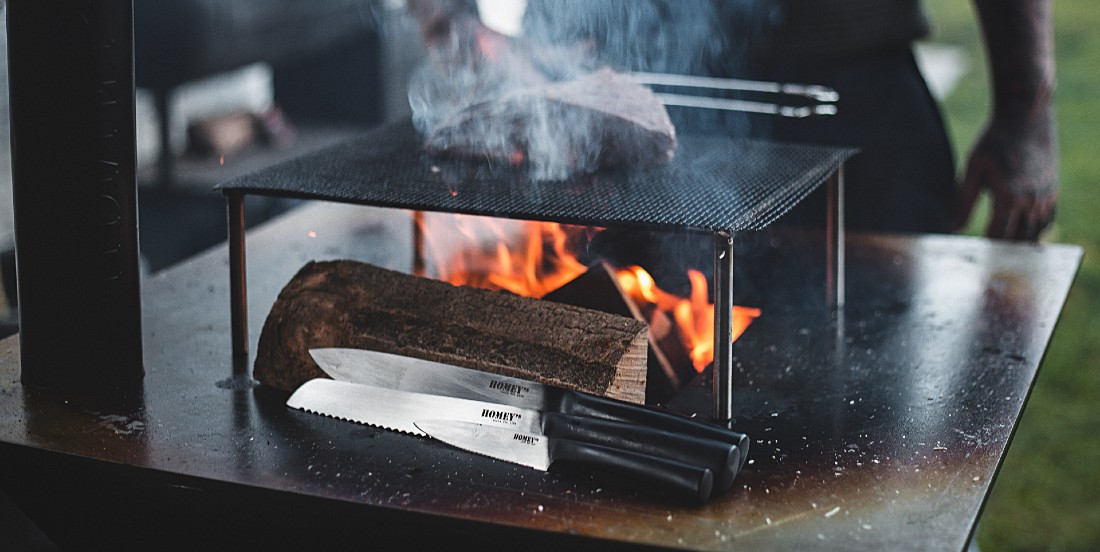 Deze ultieme BBQ-set is een échte must have voor mannen | MAN MAN