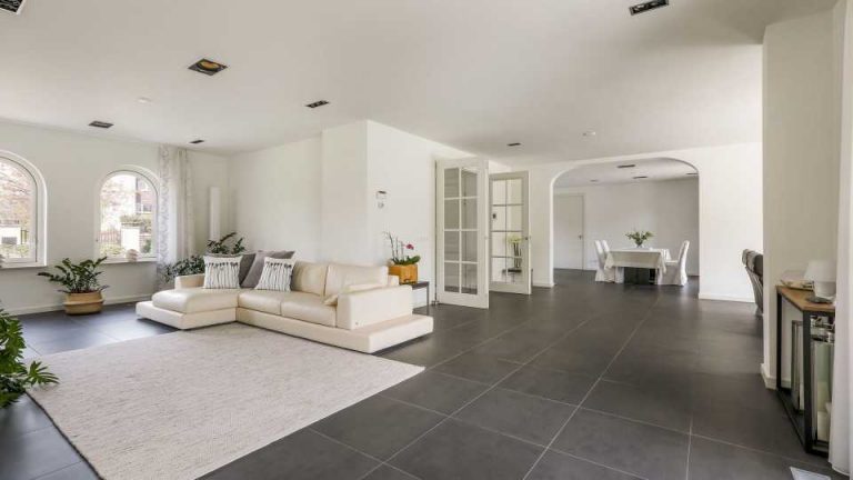 Binnenkijken in de bizar luxe villa van rapper Boef | MAN MAN