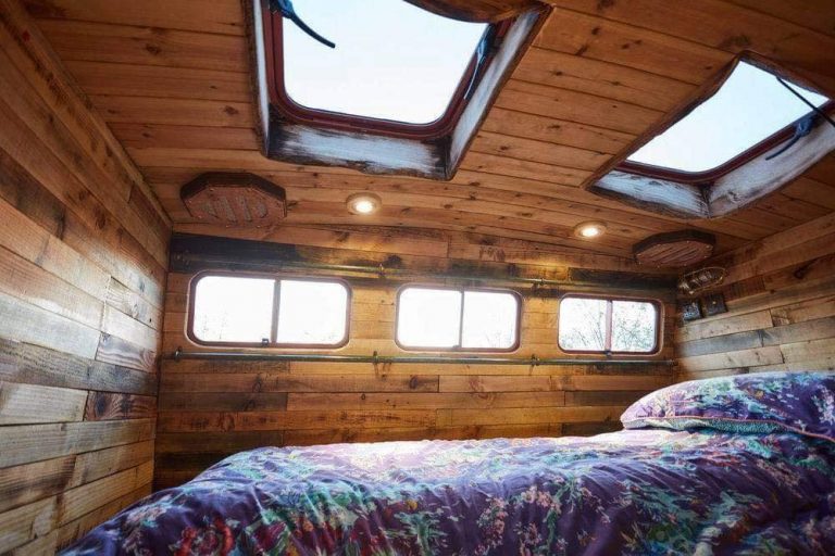 Oude vrachtwagen omgebouwd tot mega houten camper | MAN MAN