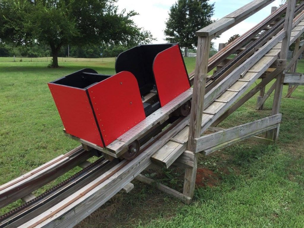 Man bouwt voor €8.000 een achtbaan in zijn achtertuin | MAN MAN