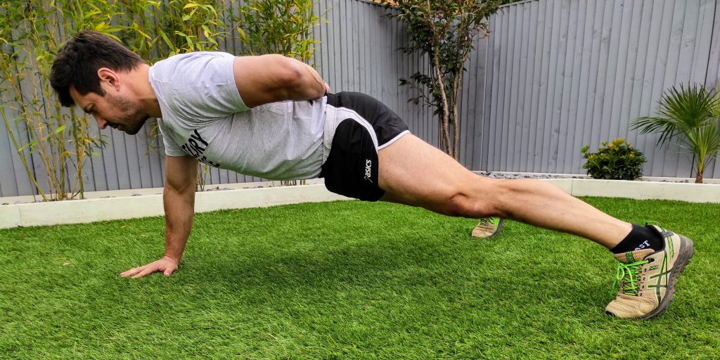 5 zware variaties van de plank voor een killer sixpack | MAN MAN