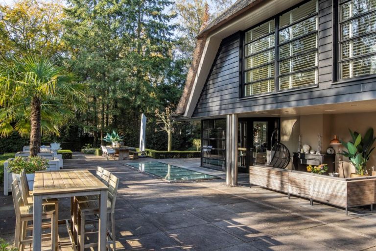 Na 8 jaar is deze onwijs luxe villa van Gordon verkocht | MAN MAN