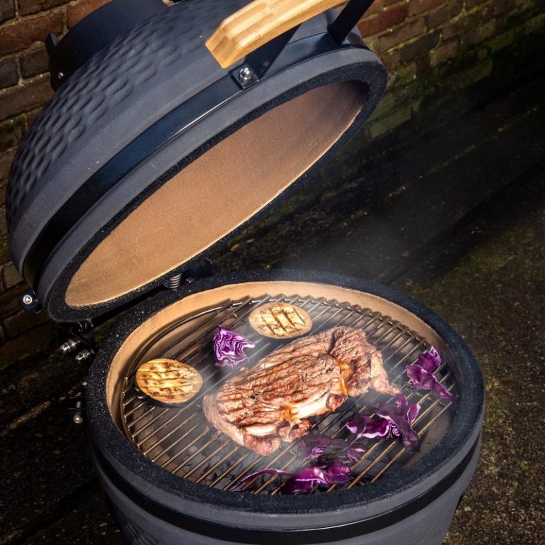 De Action verkoopt nu een ei-vormige BBQ voor een spotprijs | MAN MAN
