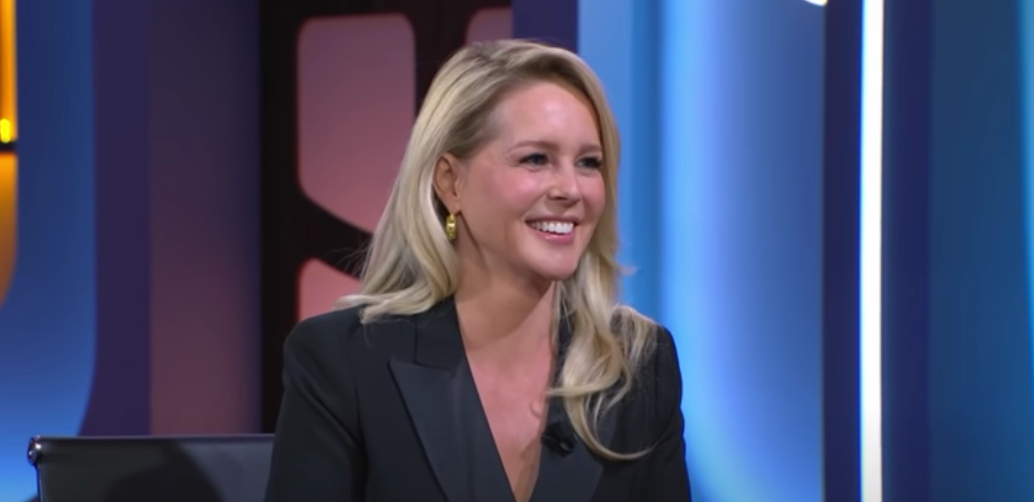 Chantal Janzen steelt de show op Instagram in opvallend schooluniform