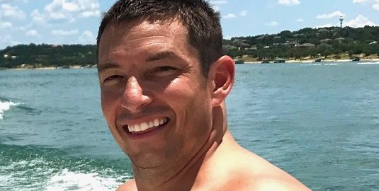 Eric maakte één aanpassing op vakanties en wordt super gespierd