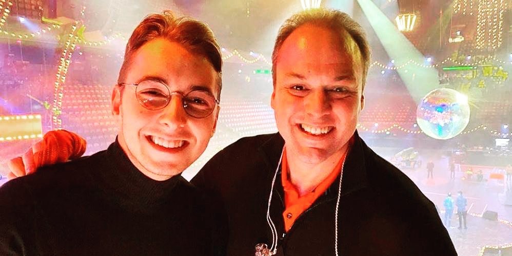 Frans Bauer legt tonnen neer en geeft zoon Christiaan eerste huis cadeau