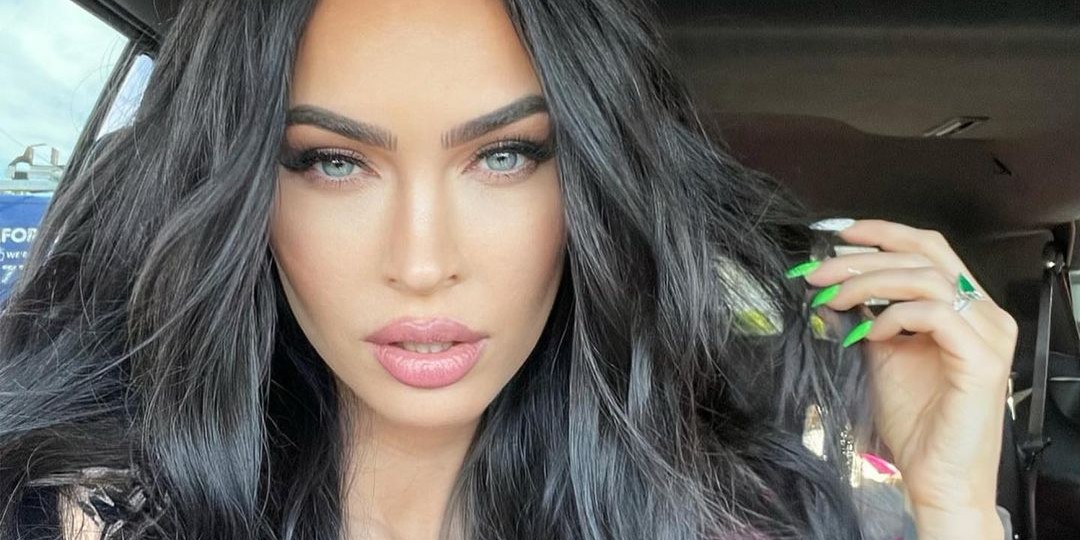 Megan Fox flikt het weer en plaatst Instagram-foto in onthullende outfit