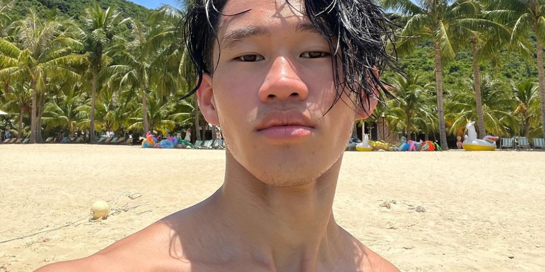 Nederlandse jongen showt bizarre lichaamstransformatie (14 tot 19 jaar)