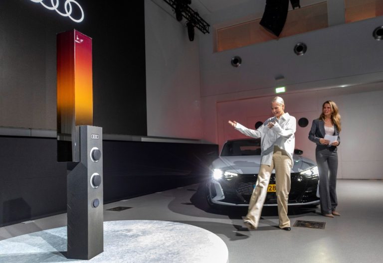 Audi ontwerpt samen met bekende designer een speciale laadpaal voor ...