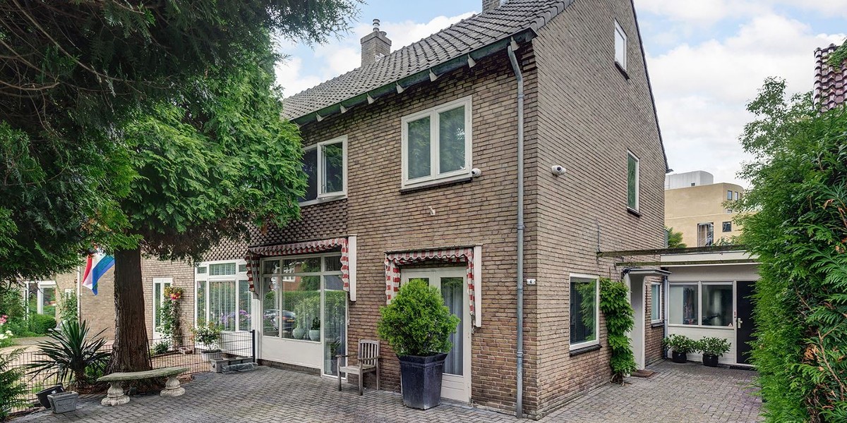 Verkoper Funda-woning laat pikant schilderij hangen | MAN MAN