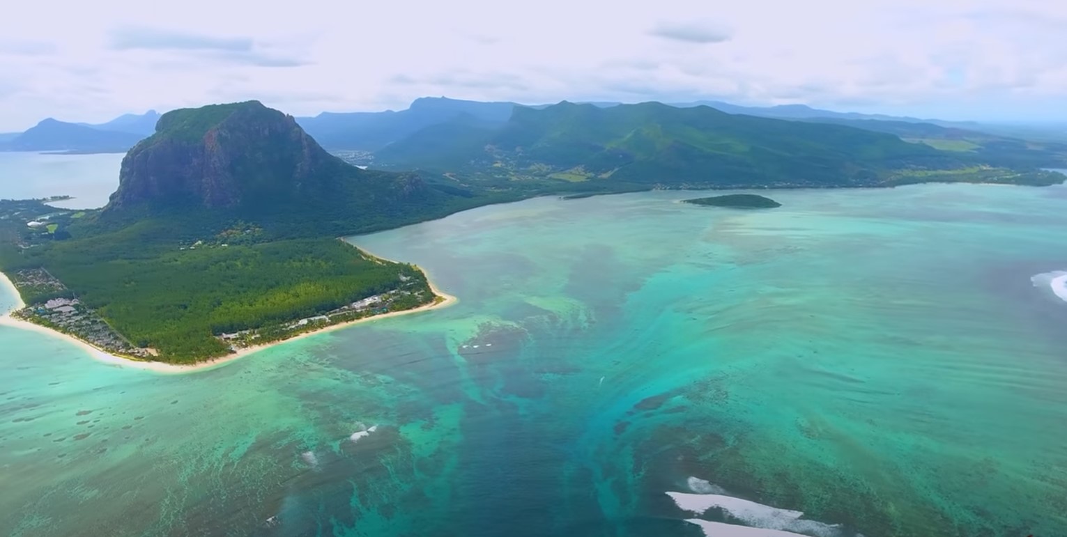 Deze 'onderwater waterval' is een van de grootste natuurwonderen