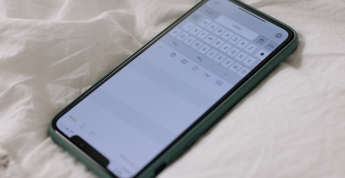 Stoute appjes naar je partner sturen is goed voor jullie relatie