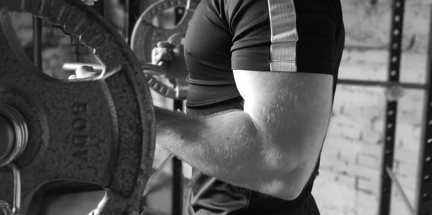 5 mogelijke oorzaken van trillen tijdens het sporten | MAN MAN