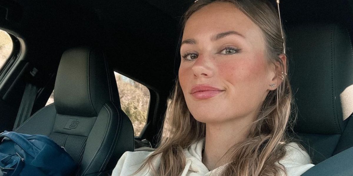 Puck Moonen voelt zich helemaal thuis tussen pinguïns op vakantie