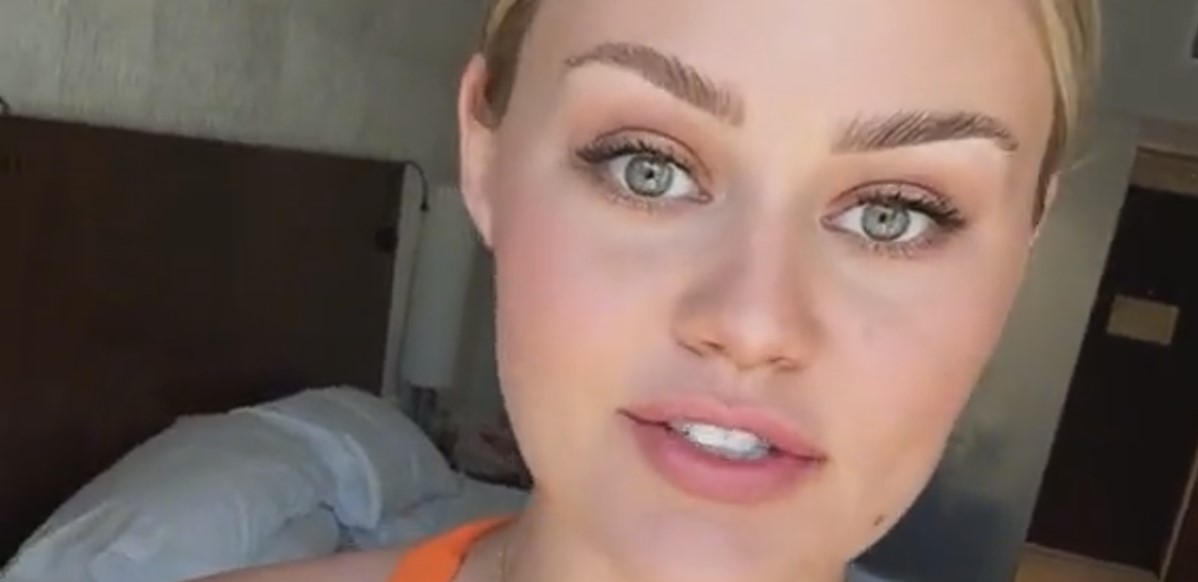 Catfish Alert: dame laat effect van filters van tegenwoordig zien