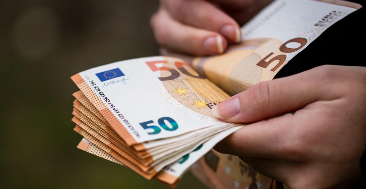 Hoe besteden Nederlanders hun vakantiegeld? | MAN MAN