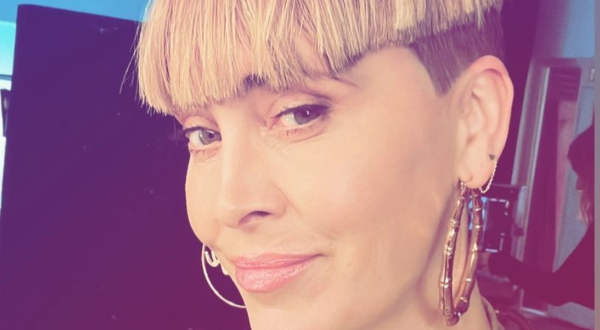 Zangeres Anouk showt strakke sixpack op Instagram | MAN MAN