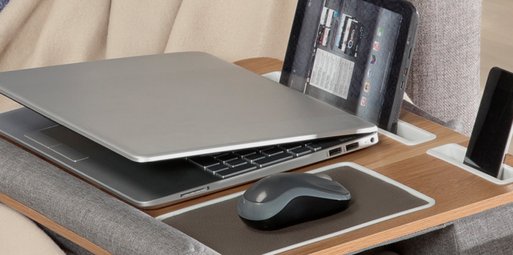 Deze 2-in-1 laptoptafel van ALDI maakt thuiswerken chiller dan ooit