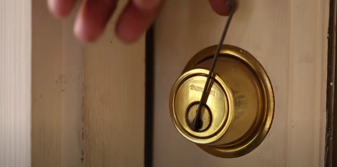 Trucje: zo kan je een slot openbreken, net als in de film | MAN MAN