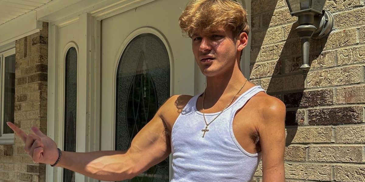 Jacksons rechterarm is veel groter dan de ander, hij legt uit waarom