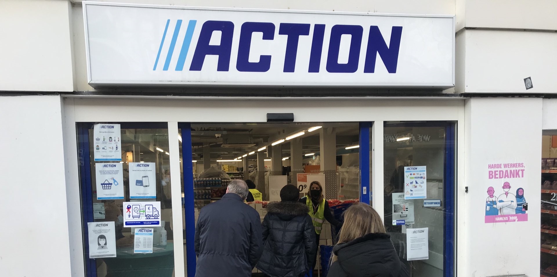 Action monitorstandaard is de must-have voor thuiswerkers (€ 9,99)