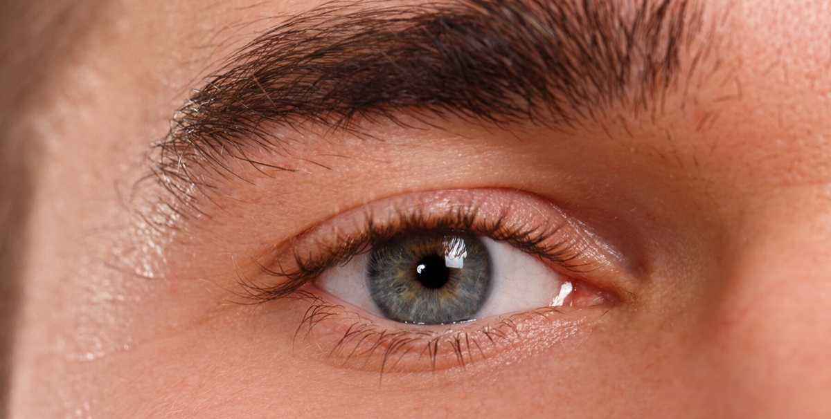 Waarom trilt mijn ooglid zo erg? 6 mogelijke redenen