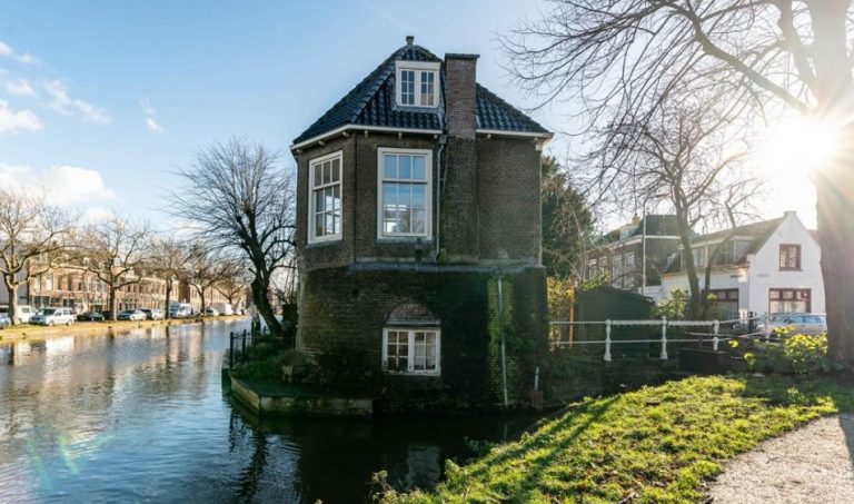 De #1 kluswoning op Funda: waltoren van de stadsmuur van Delft