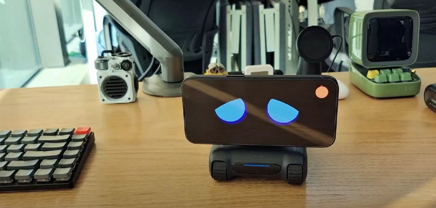 LOOI tovert je smartphone om tot een mini-robot die jou helpt