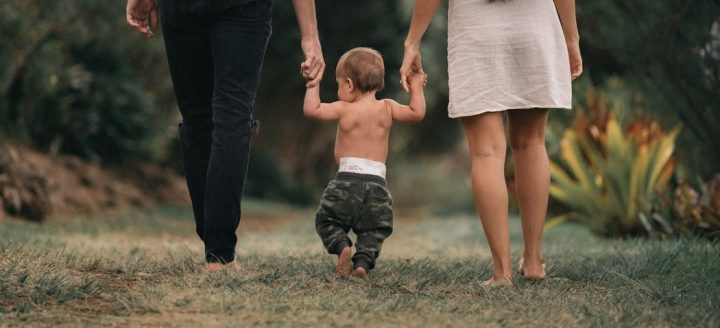 Na hoeveel maanden leert een baby lopen? | MAN MAN