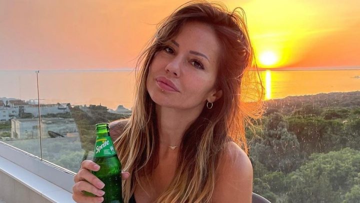 Techno dj Deborah de Luca is zelf ook een prachtig plaatje