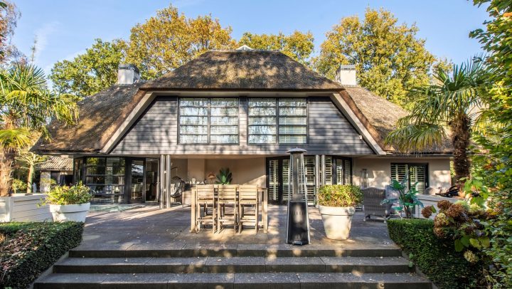 Gordon verhoogt de vraagprijs van zijn miljoenenvilla in Blaricum (Funda)