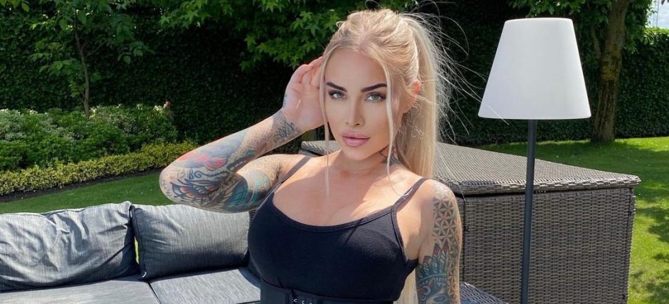 Lie Meurs deelt héél sensuele kerstfoto in lingerie | MAN MAN