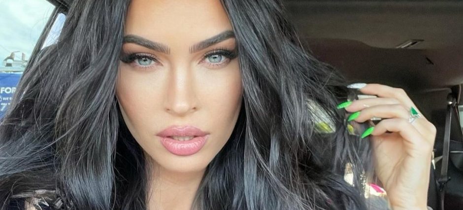 Megan Fox flikt het weer en plaatst Instagram-foto in onthullende outfit