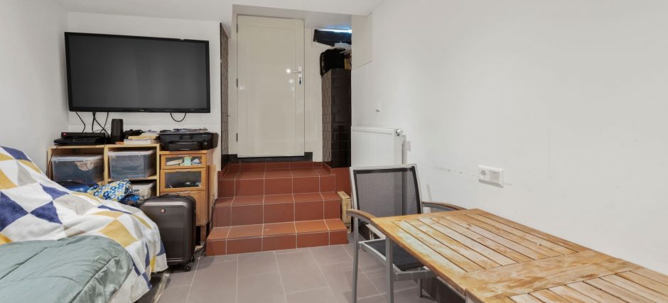 Mini-souterrain zonder ramen op Funda te koop voor belachelijke prijs