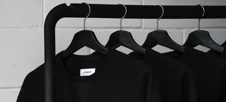 Zo moet jij truien ophangen zodat ze langer meegaan | MAN MAN