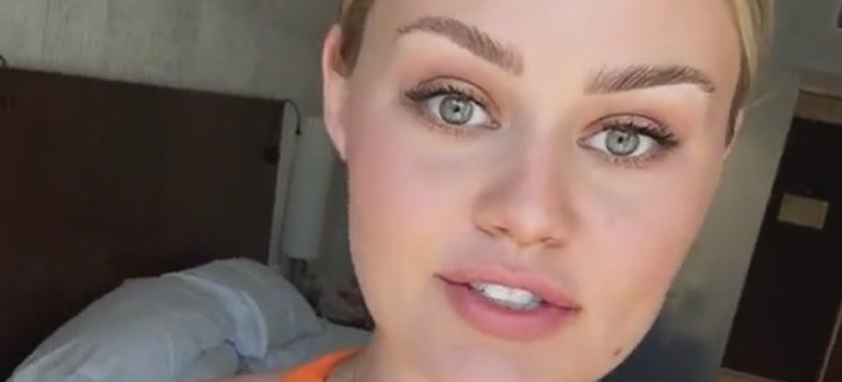 Catfish Alert: dame laat effect van filters van tegenwoordig zien