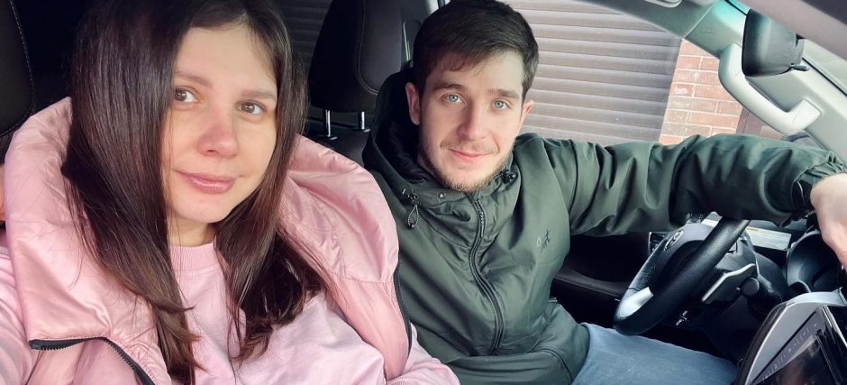 Bizar verhaal: Vrouw (37) krijgt 2e kind met véél jongere stiefzoon