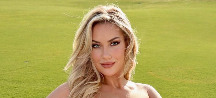 Sportvrouw Paige Spiranac duikt zonder kleren in bad vol golfballen