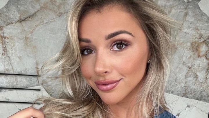 Emma Heesters is flink verbrand en heeft iemand nodig om haar in te ...
