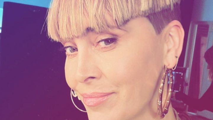 Zangeres Anouk showt strakke sixpack op Instagram | MAN MAN