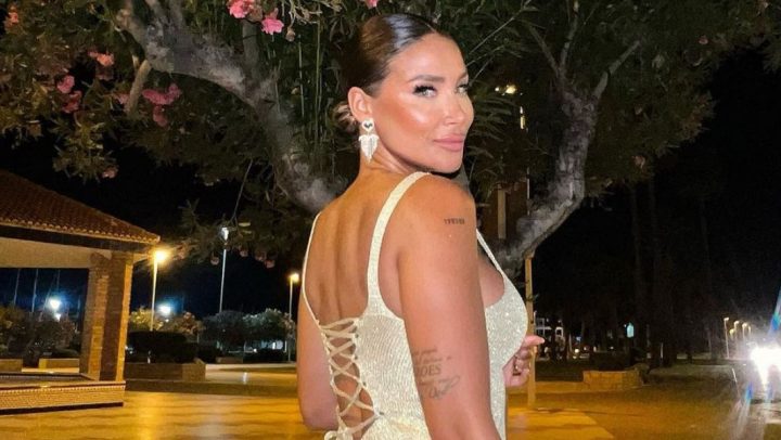 Janice Blok zweet op vakantie: traint achterste in bikini (video)