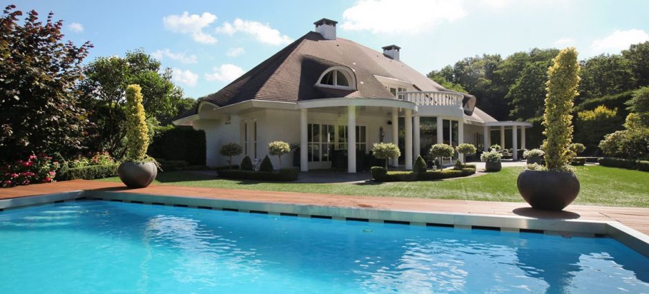 Foto's: Rob Geus koopt prachtige villa met alles erop en eraan